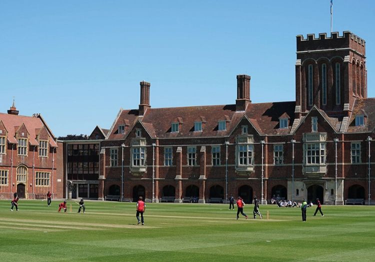 "Shaping Future Stars: The Top 5 Cricket Academies in London" – KHELSPACE